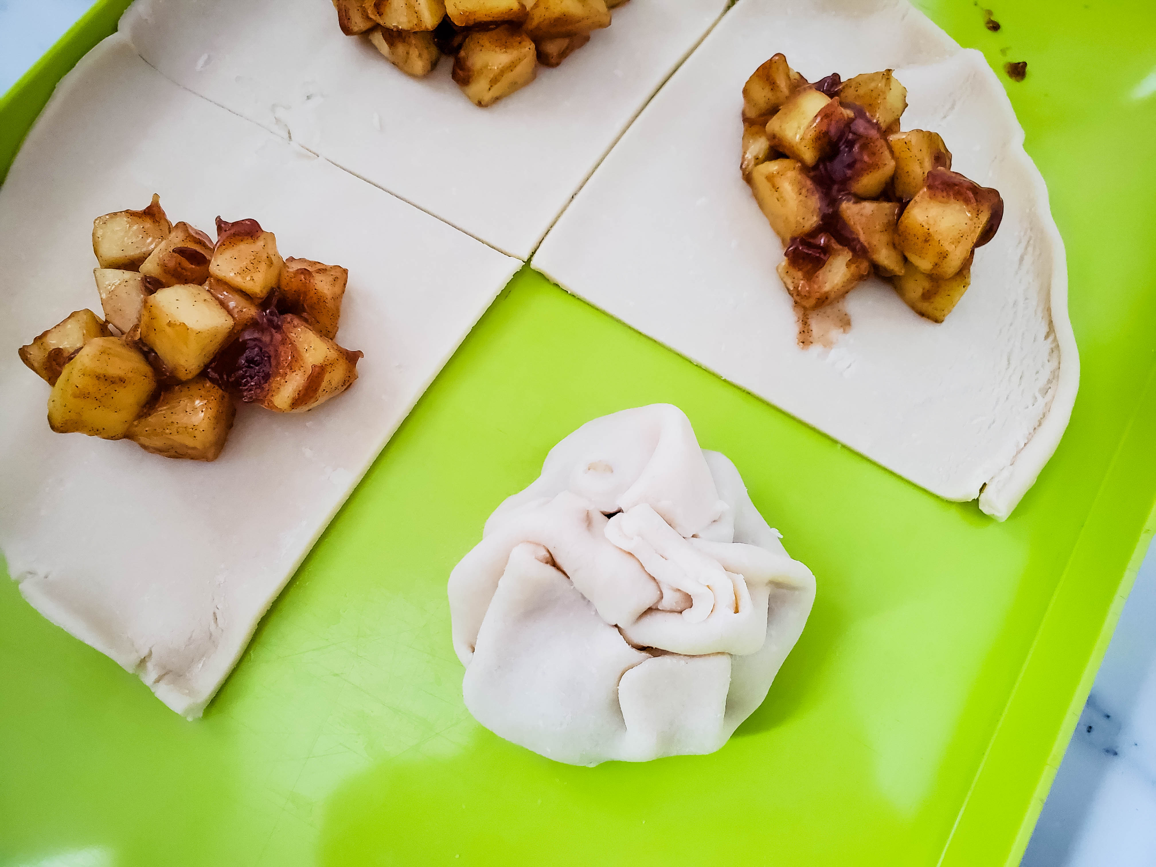 Mini Apple Pie Bombs