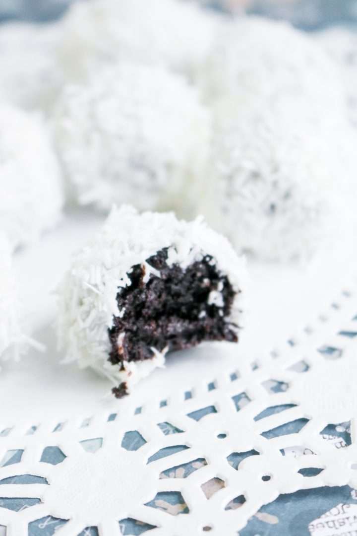 Snowball Oreo Truffles